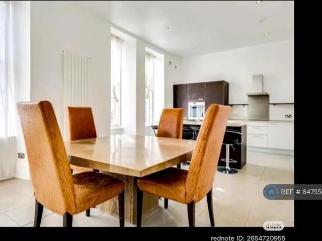 Apartment at Sandyford Place, Glasgow