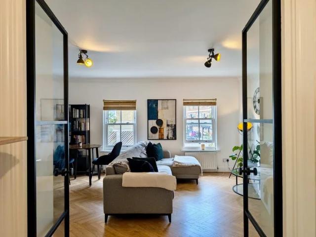 Apartment at Sarum Terrace, Greater London