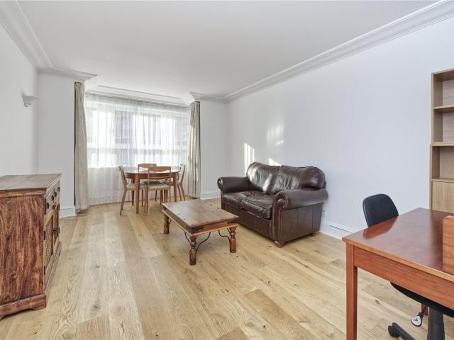 Apartment at Scarsdale Place, Greater London