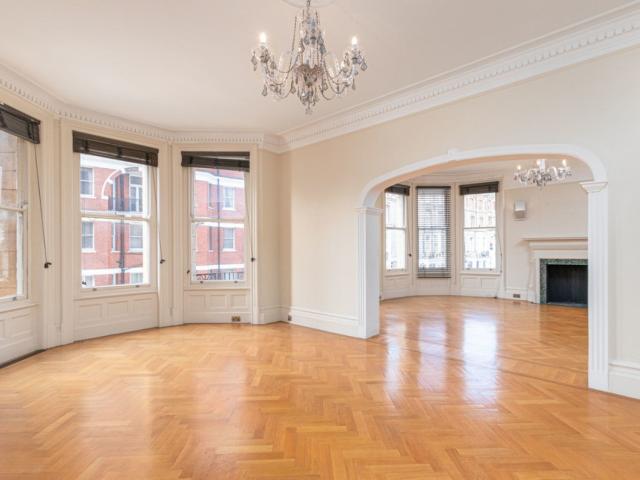 Apartment at Scarsdale Villas, Greater London