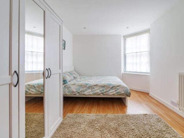 Apartment at Scott Ellis Gardens, City of Westminster