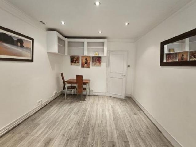 Apartment at Scott Ellis Gardens, London