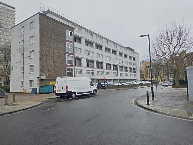 Apartment at Scott Lidgett Crescent, Greater London