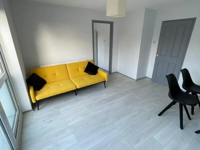 Apartment at Scott Lidgett Crescent, Greater London