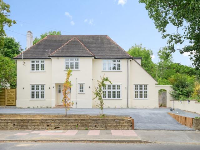 Apartment at Scotts Avenue, Greater London