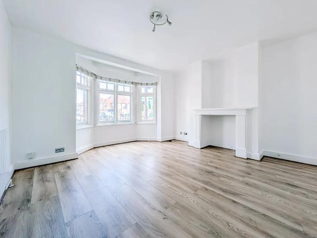 Apartment at Sewardstone Road, Epping Forest