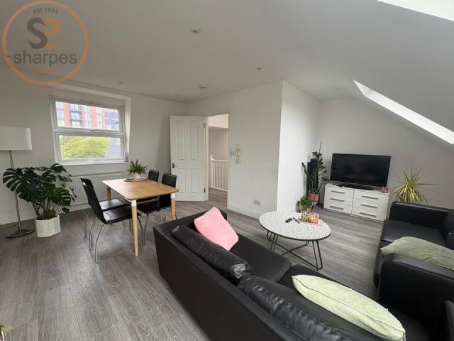 Apartment at Seaforth Avenue, Greater London