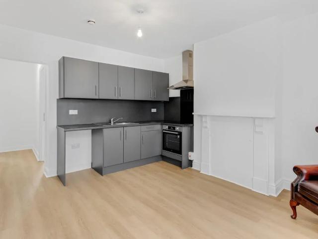 Apartment at Sefton Avenue, Leeds