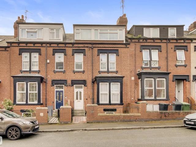 Apartment at Sefton Avenue, Leeds
