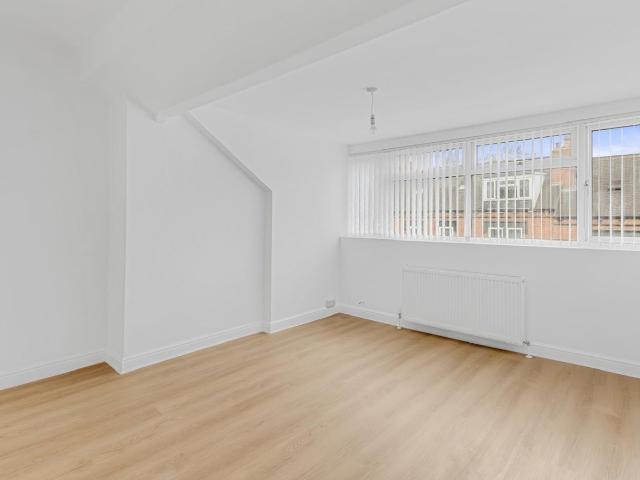 Apartment at Sefton Avenue, Leeds