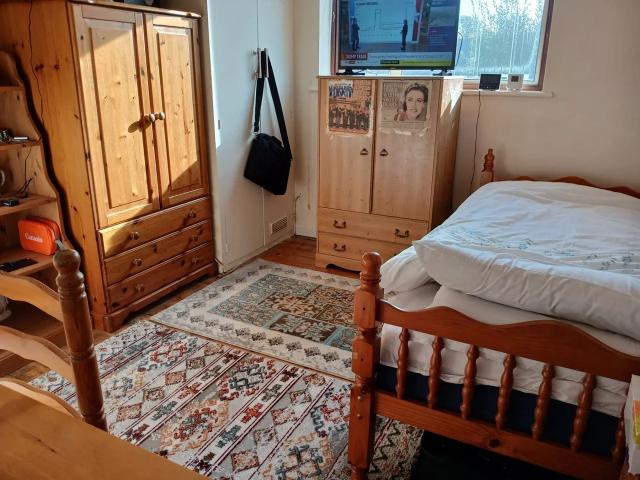 Room at Selkirk Road, Greater London