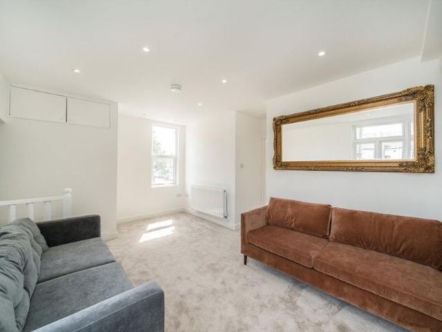 Apartment at Selkirk Road, Greater London