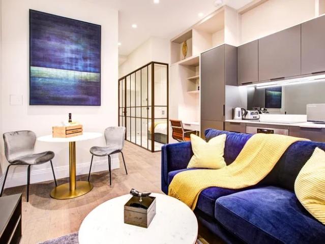Apartment at Selsdon Way, Greater London