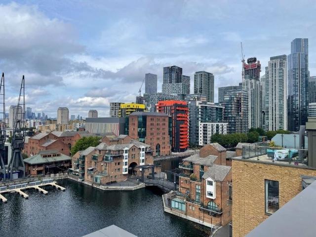 Apartment at Selsdon Way, Greater London