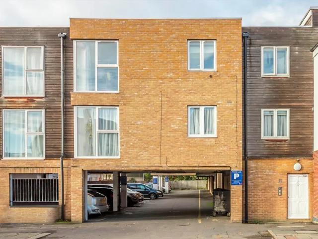 Apartment at Shacklegate Lane, Greater London