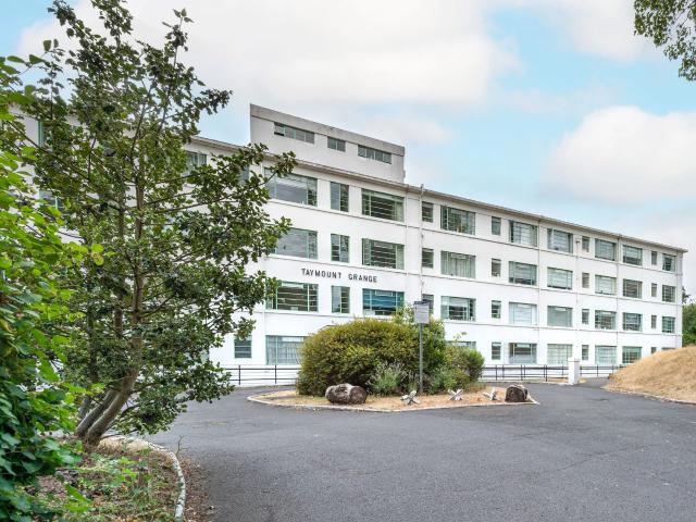 Apartment at Shackleton Close, Greater London
