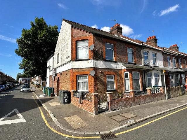 Apartment at Shakespeare Street, Watford