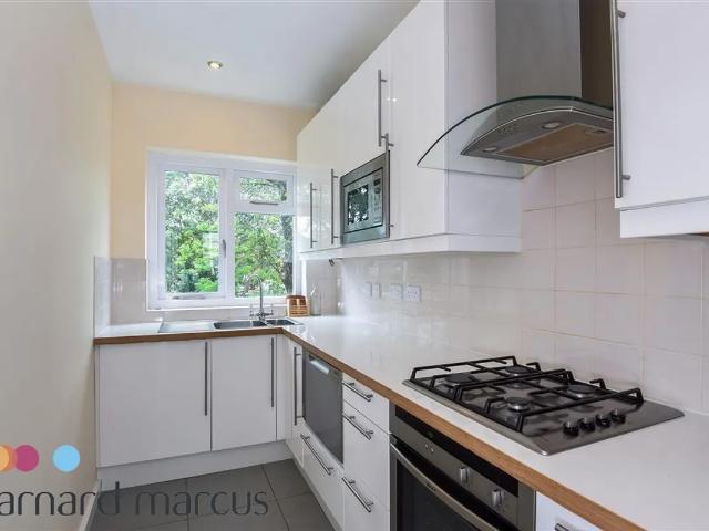 Apartment at Shakspeare Walk, Greater London