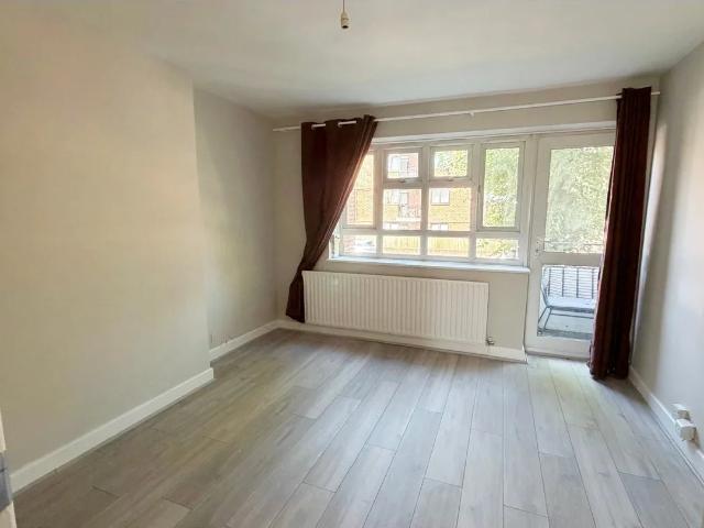Apartment at Shakspeare Walk, Greater London