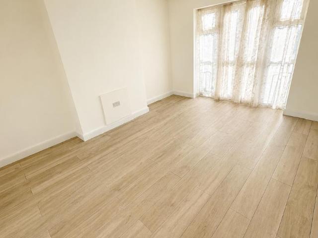 Apartment at Shakspeare Walk, Greater London