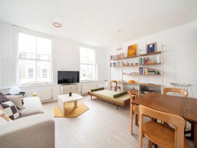 Apartment at Shakspeare Walk, Greater London