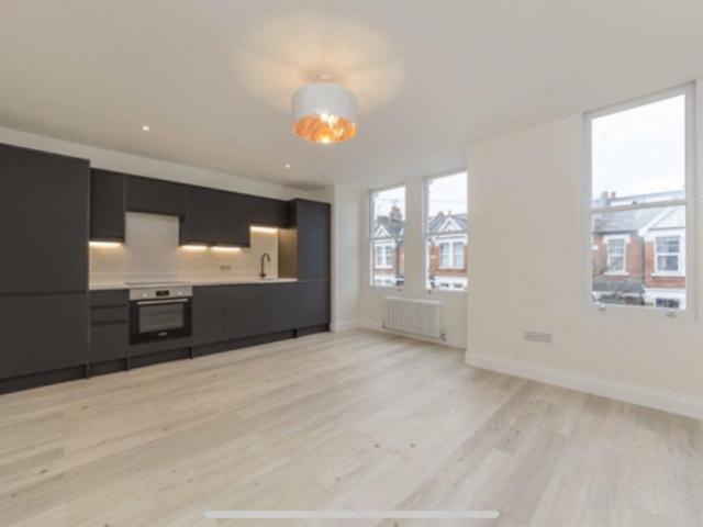 Apartment at Shalimar Gardens, Greater London