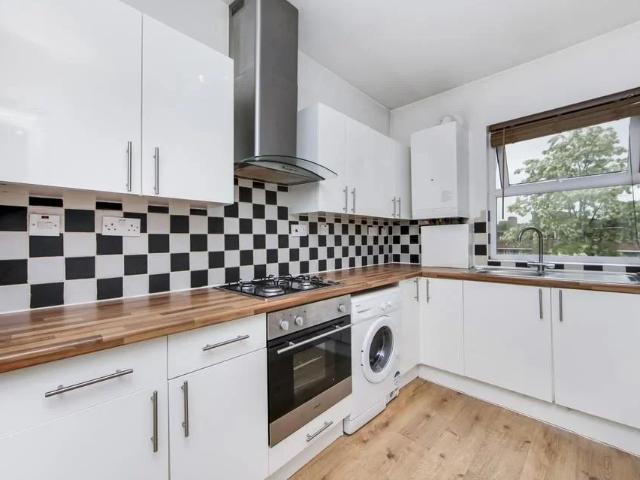 Apartment at Shardeloes Road, Greater London