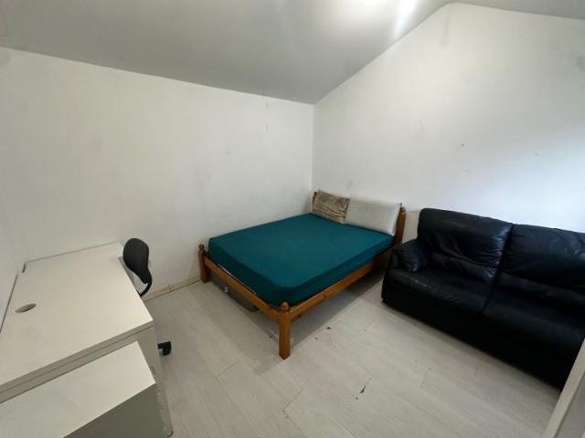 Apartment at Shaw Avenue, Greater London