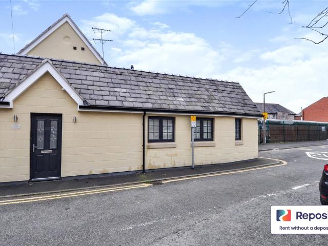 Apartment at Shaw Road South, Hazel Grove