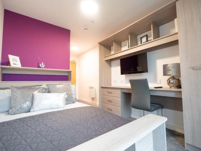 Room at Shaw Street, Liverpool