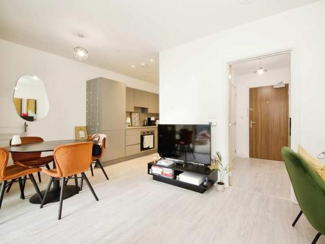 Apartment at Shearwater Drive, Greater London