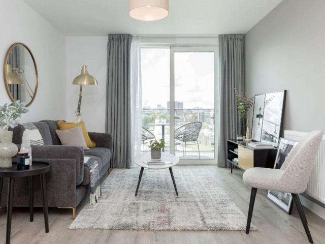Apartment at Shearwater Drive, Greater London
