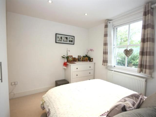 Apartment at Sheen Lane, Greater London