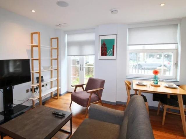 Apartment at Sheen Park, Greater London