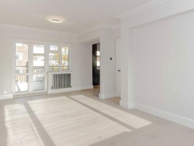 Apartment at Sheen Road, Greater London
