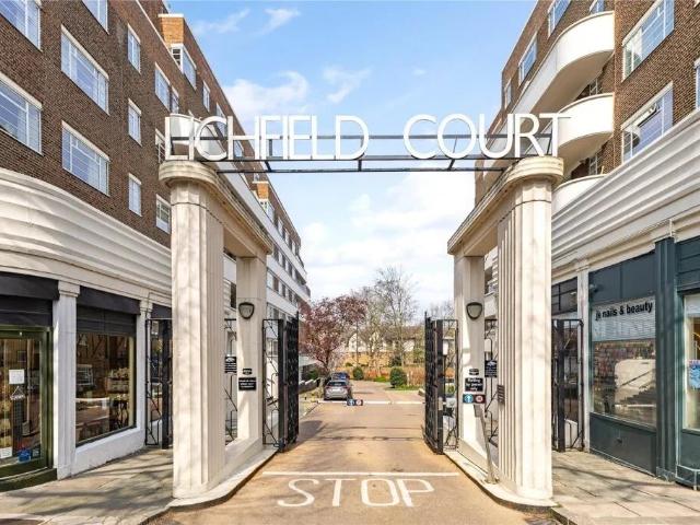 Apartment at Sheen Road, Greater London