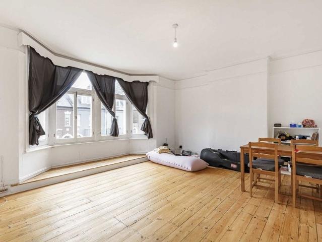 Apartment at Sheen Road, Greater London