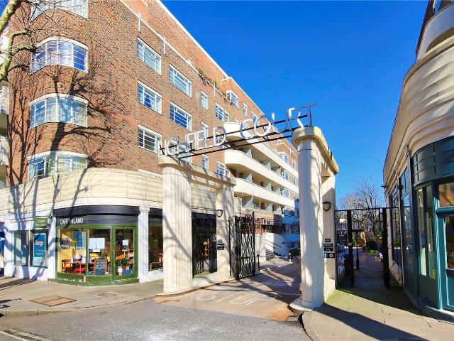 Apartment at Sheen Road, Greater London