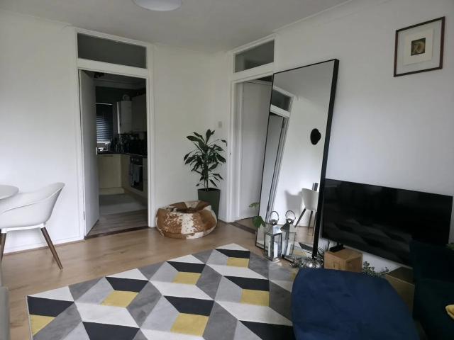 Apartment at Sheen Road, Greater London