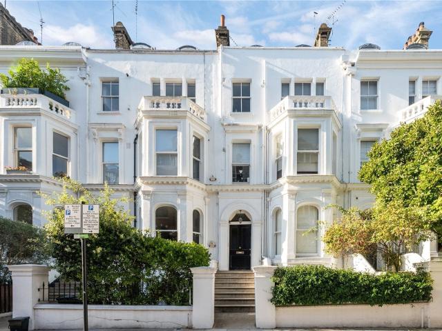 Apartment at Sheffield Terrace, Greater London