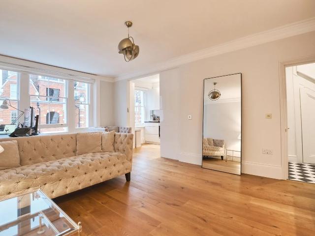 Apartment at Sheffield Terrace, Greater London