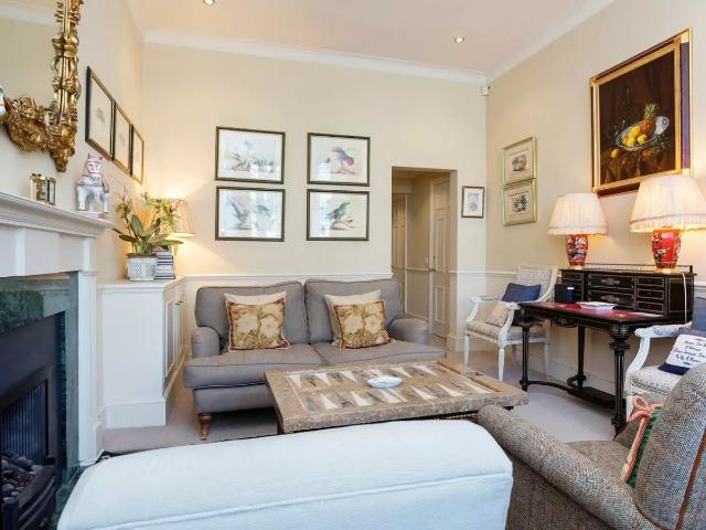 Apartment at Sheffield Terrace, Greater London