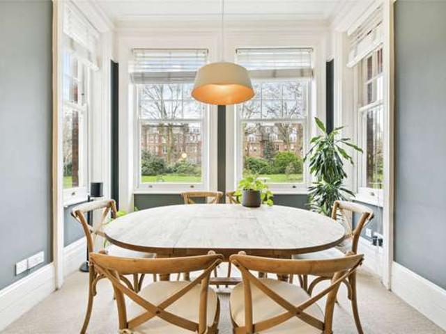 Apartment at Sheffield Terrace, Greater London