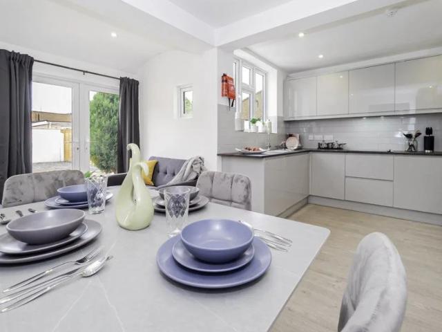 Apartment at Shelley Close, Oxford