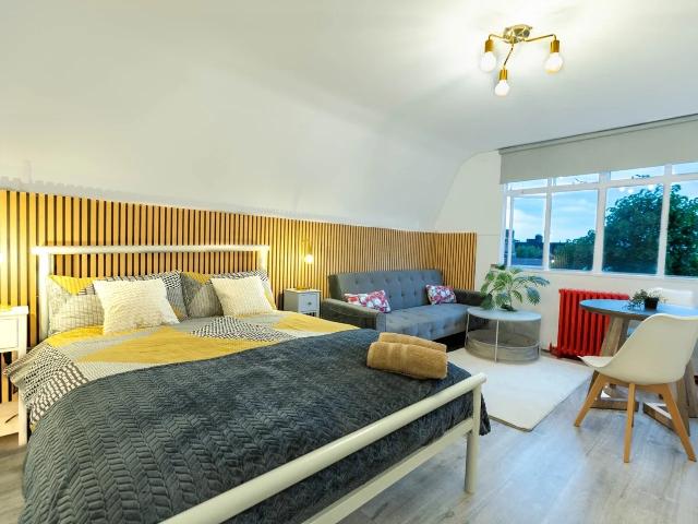 Apartment at Shepherds Bush Green, Greater London