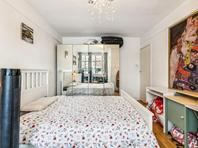 Apartment at Shepherds Bush Green, Greater London