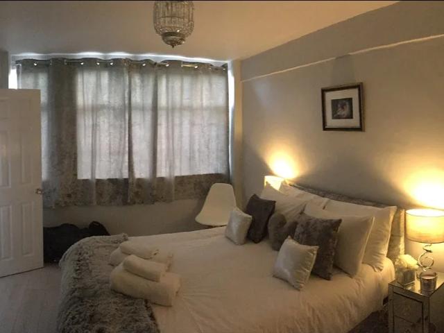 Apartment at Shepherds Bush Green, Greater London