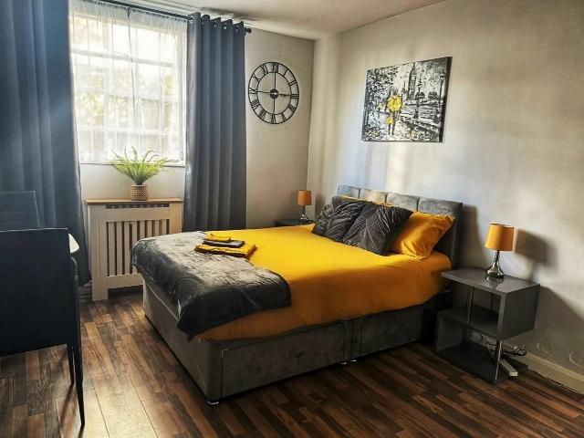 Apartment at Shepherds Bush Green, Greater London