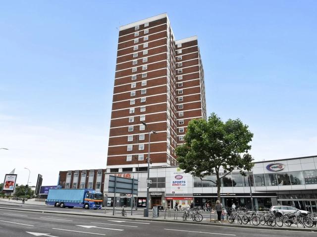 Apartment at Shepherds Bush Green, Greater London