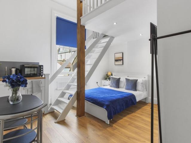 Apartment at Shepherds Bush Road, Greater London